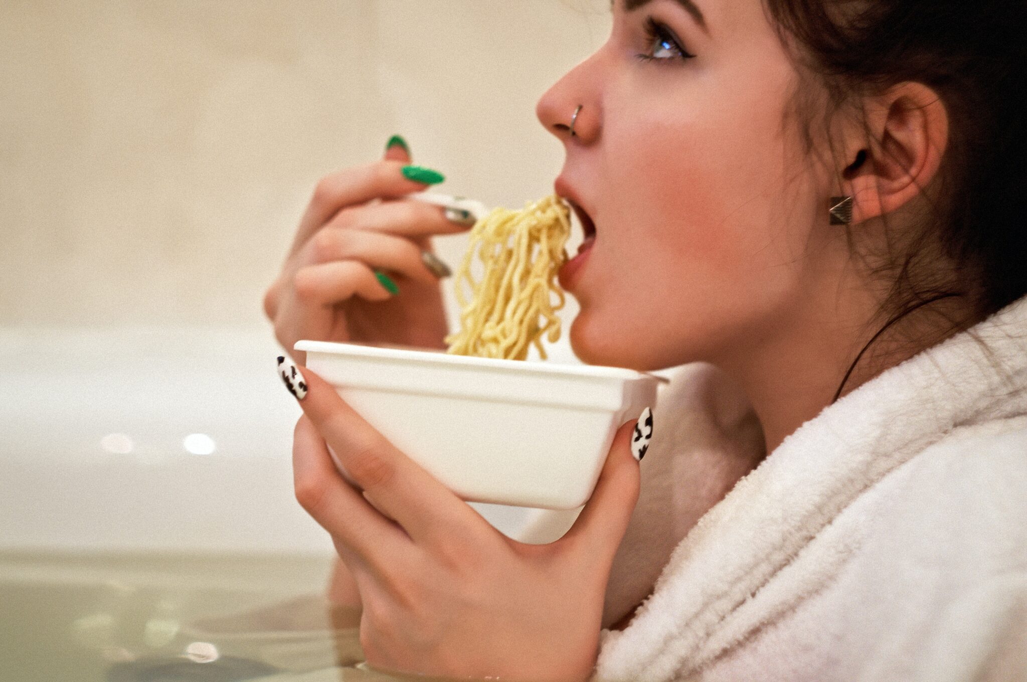You Can Learn to Stop Eating Your Feelings-Here's How